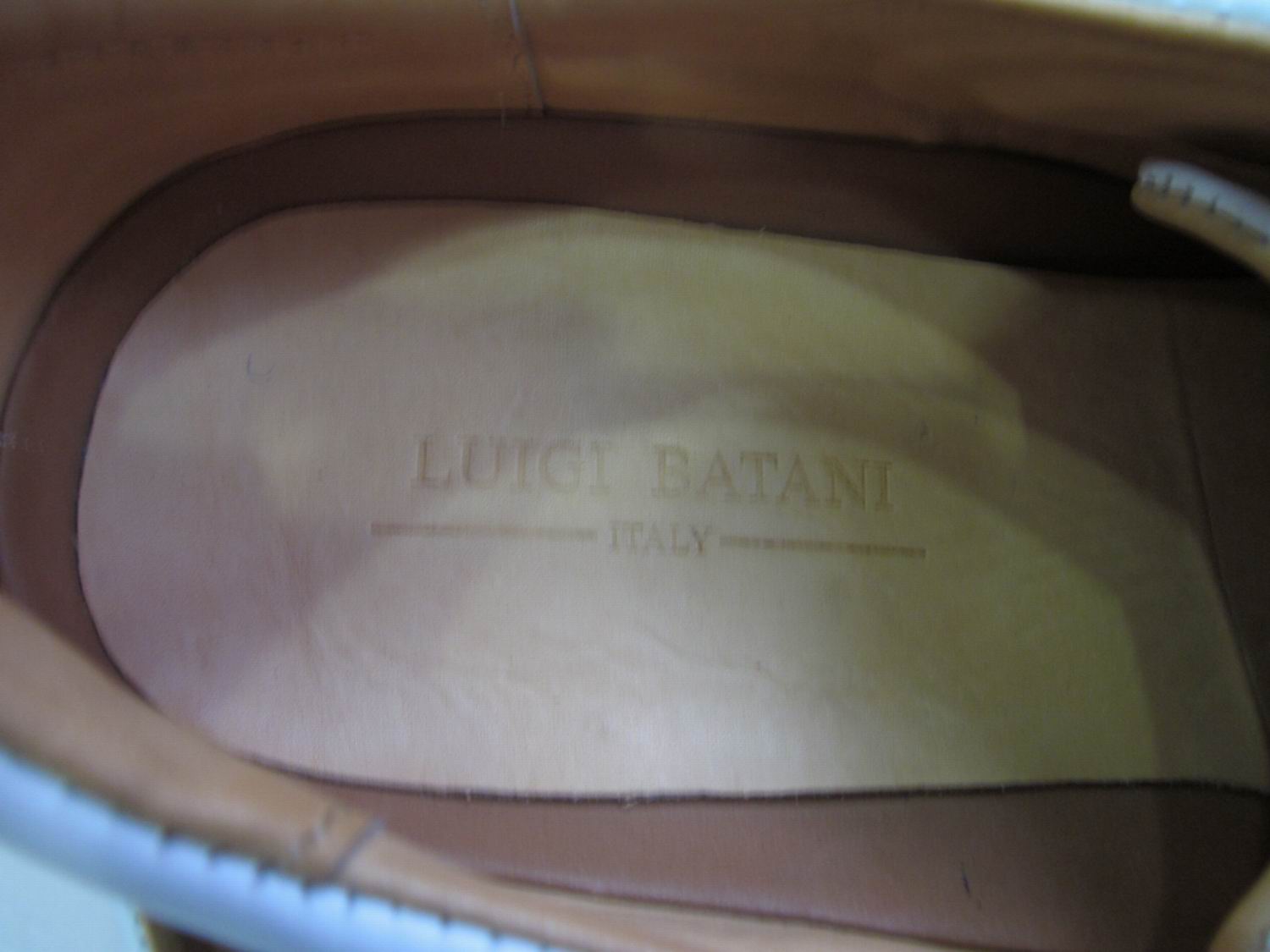 ประกาศ!! ขายรองเท้าหนังผู้ชาย สีขาว ยี่ห้อ LUIGI BATANI (ITALY) เบอร์ ...